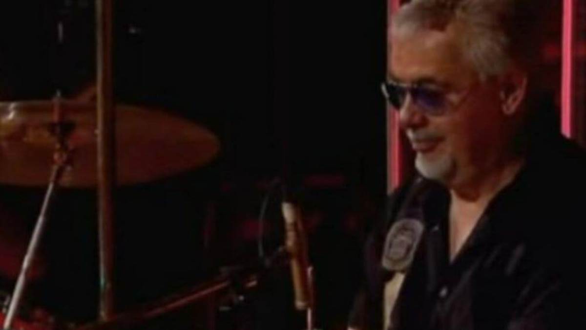 Bubnjar legendarne ex-Yu grupe živio na rubu siromaštva | Scena