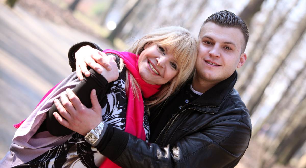 Sin Hanke Paldum pretukao zatvorenika u zatvoru | Scena