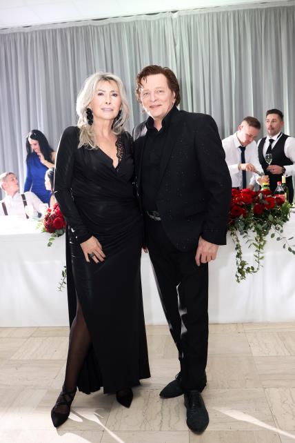 Daniel Popović na vjenčanju sina pozirao s bivšom i sadašnjom suprugom ...